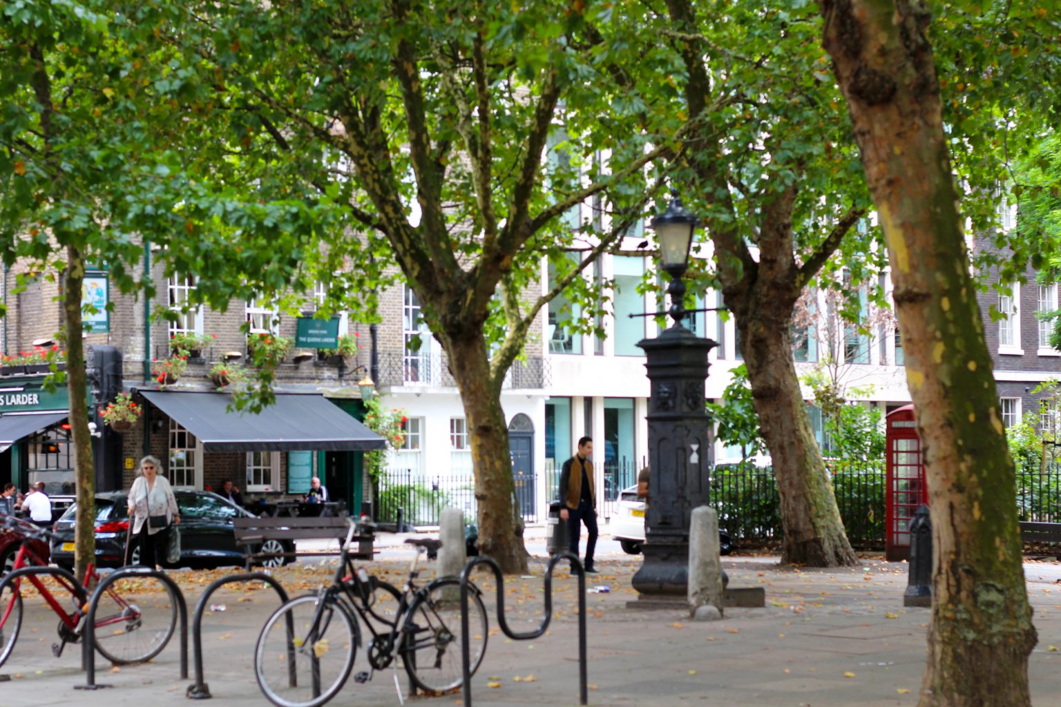 A stroll around Queen Square - Beautiful London